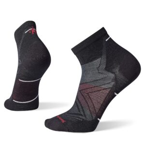 smartwool men's run zero cushion ankle socks, black, medium