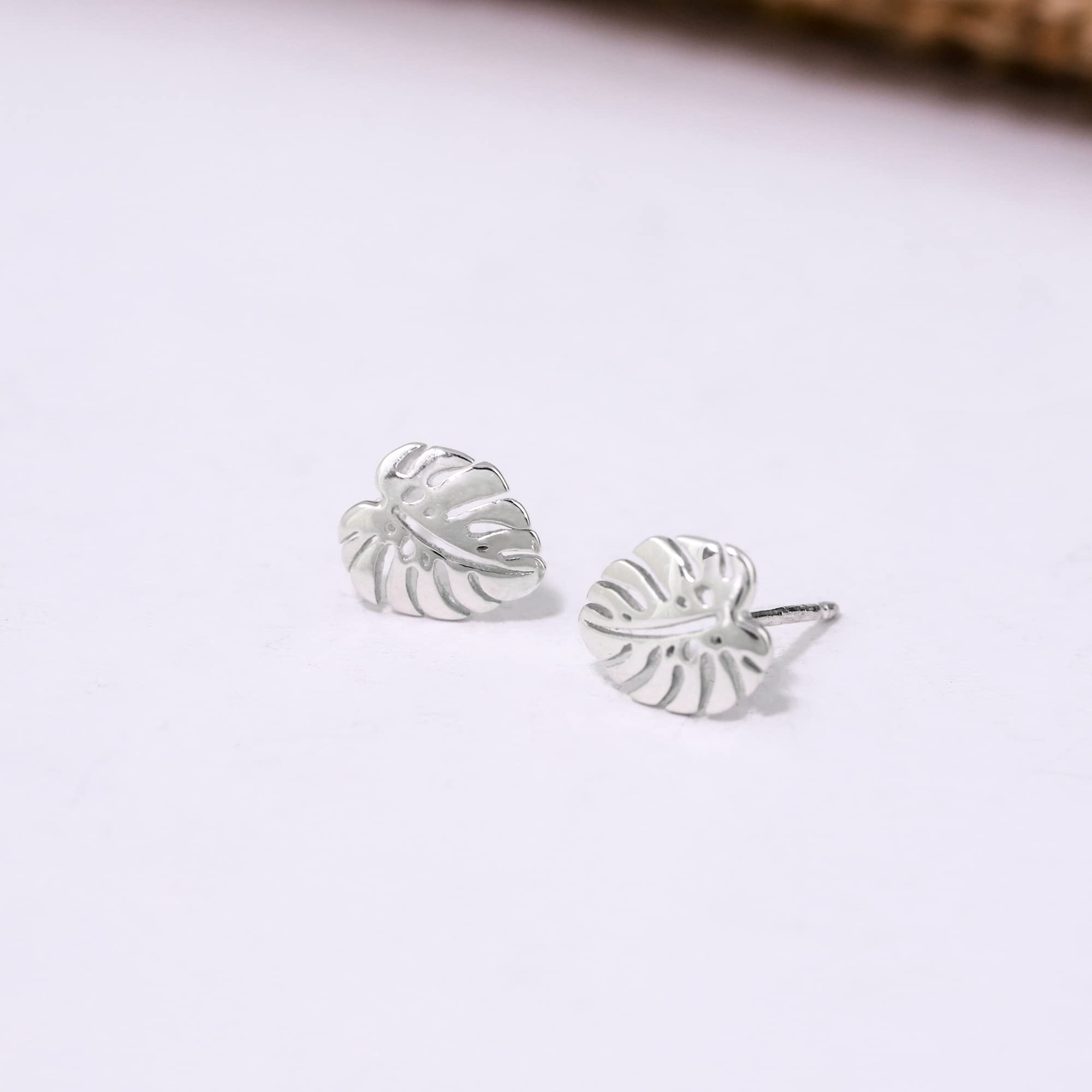 Boma Jewelry Sterling Silver Monstera Leaf Stud Earrings (Silver)