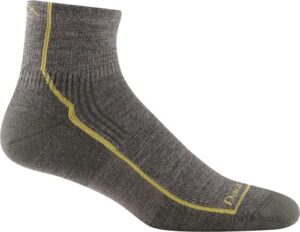 darn tough men's hiker quarter midweight with cushion hiking sock (style 1959) - taupe, large