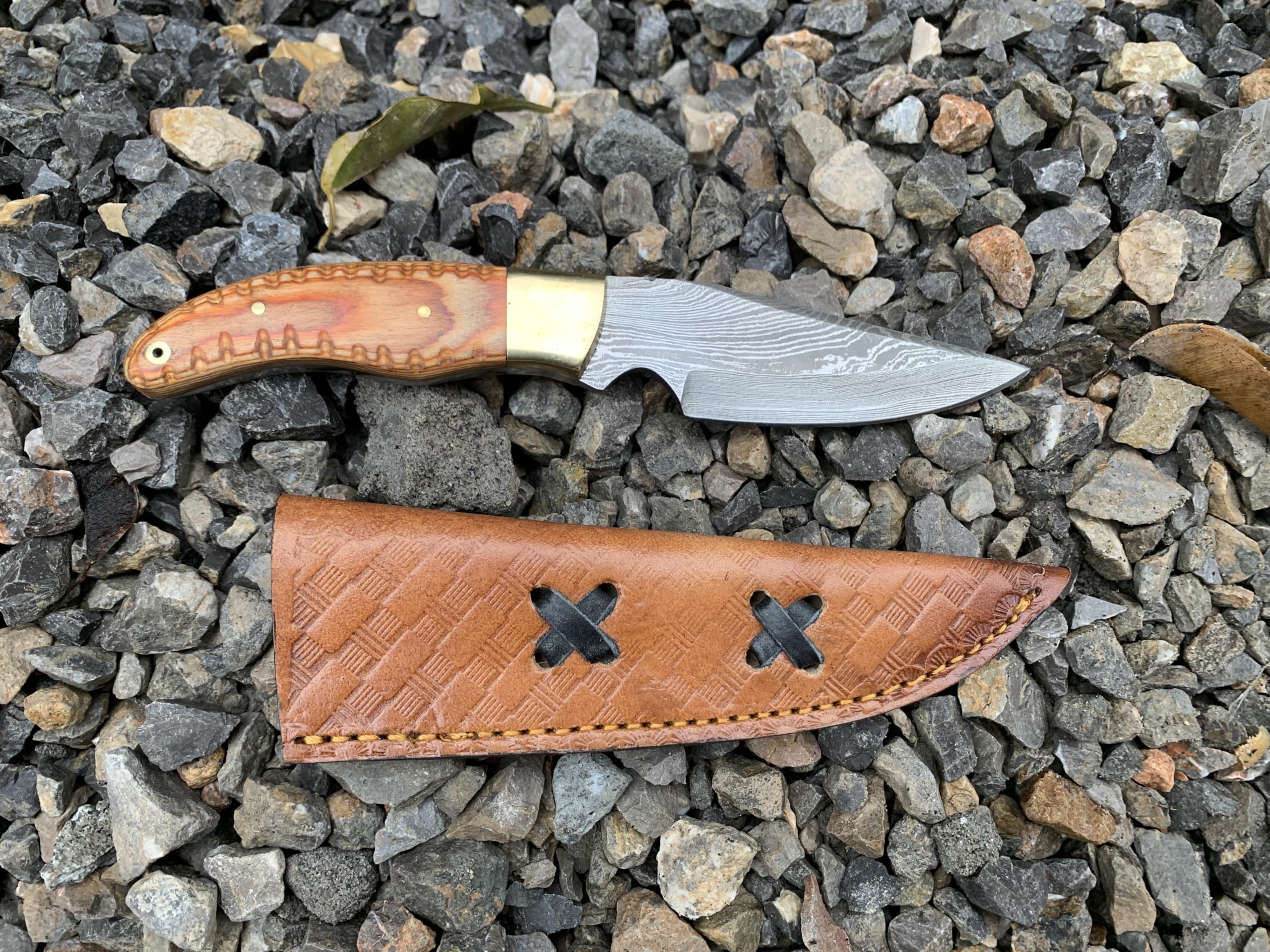 NUSHBA 014 handmade Damascus Steel Hunting Skinner knife with Cow Brown Leather Sheath Fixed blade knives for men