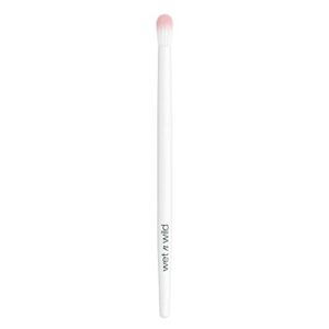 wet n wild eye crease brush,flawless tapered blending, soft synthetic fibers, ergonomic handle for comfortable precision control, cruelty-free & vegan