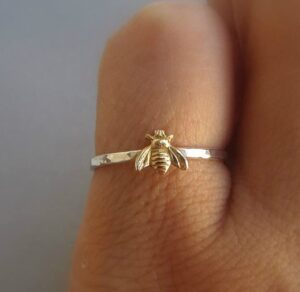 wdiyieetn cute gold tiny honey bee ring jewelry wedding band thin finger ring animal lucky honey bee knuckle ring for women (10)