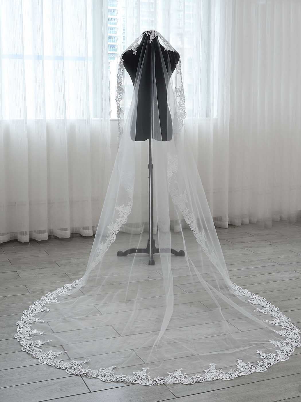 Unsutuo Cathedral Wedding Veil 1 Tier Lace Applique Bridal Veil Long Tulle Veil with Comb for Women and Bride (Ivory)