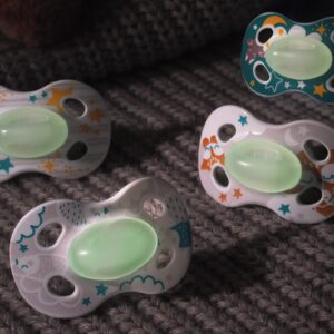 Medela Baby Pacifier | Night - Glow in The Dark | 18+ Months | 2-Pack | Lightweight | BPA-Free | Owls and Moon with Stars