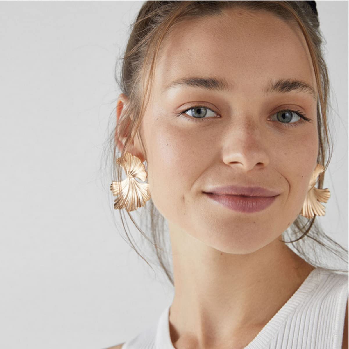 14K Gold Plated Flower Earrings for Women,Statement Ginkgo Leaf Earrings,Dainty Trendy Big Floral Earrings,Elegant Geometric Irregular Hawaiian Unique Plant Earrings Fashion Jewelry(Gin gold)