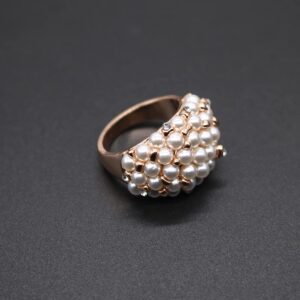 HSQYJ White Pearl Crystal Ring Elegant Rhinestone Cocktail Statement Rings Uniquely Stylish Fashion Creative Engagement Jewelry for Women Gold Plated