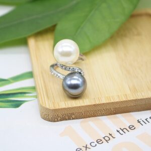 HSQYJ White Pearl Crystal Ring Elegant Rhinestone Cocktail Statement Rings Uniquely Stylish Fashion Creative Engagement Jewelry for Women Gold Plated