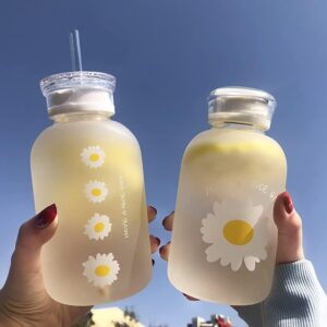 JZSMY 480ml Milk Juice Cute Water Bottle with Scale 2 Lids Little daisy Matte Portable Transparent Water Cup Glass Bottles Creative Handy Cup (Transparent 1 flower)