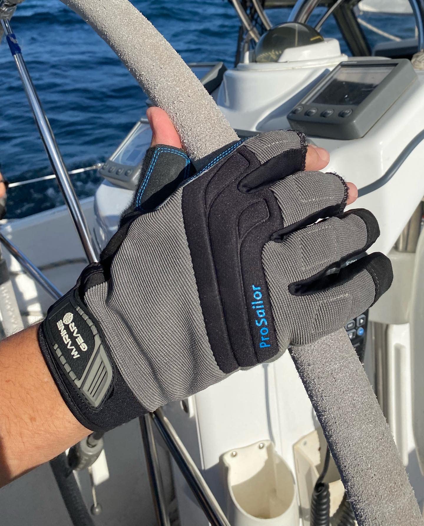 Marine Gear Sailing Gloves (Large) - 3-Finger Dexterity Sailing Gear with Better Grip, Neoprene and Padded Knuckles, Reinforced Pressure Points