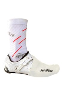 velotoze silicone toe cover - keeps feet warm while bike riding in cool, spring weather - for men and women white one size