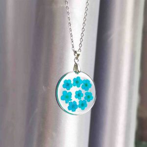 PTGMH Pressed Flower Necklace with Real Dried Flower Sample Resin Jewelry Flower Jewelry Round Resin Pendant Flower Necklace for Women (blue)