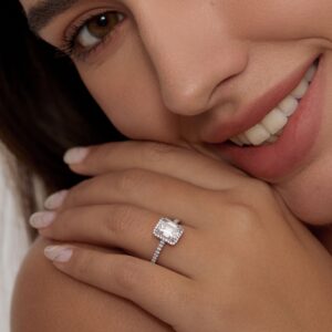 Michooyel 2ct Emerald Cut Moissanite Engagement Ring for Women D color Moissanite VVS1 Halo Sterling Silver Women Rings