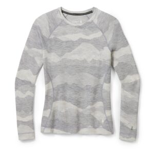 smartwool women's classic thermal merino wool base layer — pattern crew (slim fit), light gray mountain scape, large