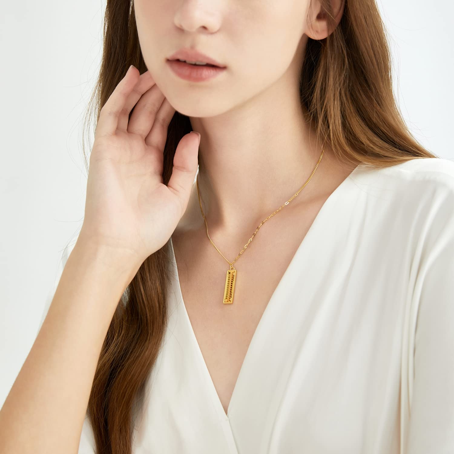 CHOW SANG SANG Dazzling Mirror Gold 999.9 24K Solid Gold Price-by-Weight Gold Simple Rectangle Necklace for Women 93401N (Approx. 0.22tael (~8.23g), 18.5", (47 CM))