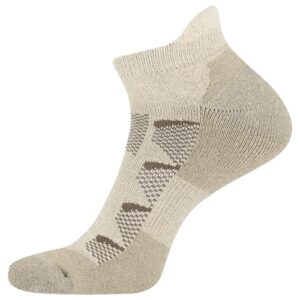 merrell moab hiking mid cushion socks-1 pair pack-coolmax moisture wicking & arch support, low cut tab-oatmeal, m/l (men's 9.5-12 / women's 10-13)