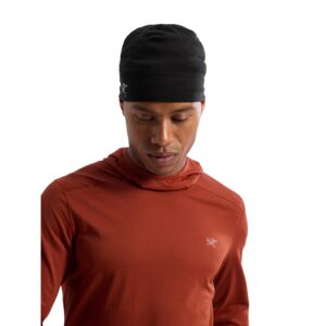 arc'teryx rho lightweight wool toque | streamlined merino wool beanies | thermal efficiency, breathable & versatile lightweight beanie hat for various outdoor adventures | black, small medium