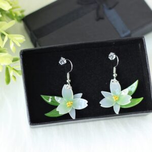 Genshin Impact Earrings Venti's Cecilia Flower Dangle Earrings Cosplay Accessories Collectable Gift For Genshin Gamer & Anime Fans, Simple White Flower Jewelry For Women Girls.