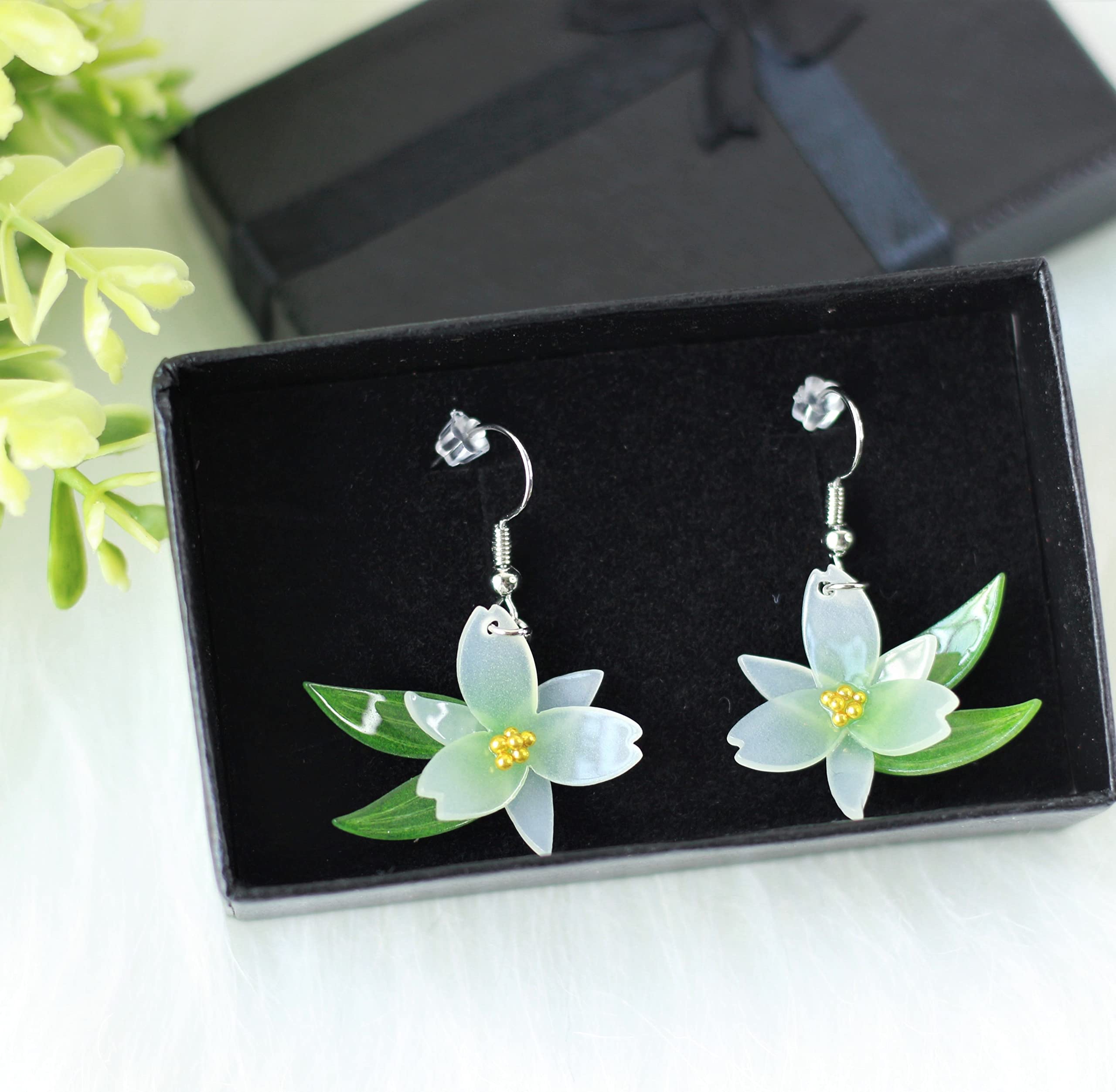 Genshin Impact Earrings Venti's Cecilia Flower Dangle Earrings Cosplay Accessories Collectable Gift For Genshin Gamer & Anime Fans, Simple White Flower Jewelry For Women Girls.