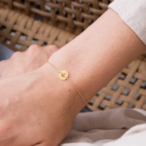 Birth Month Flower Chain Bracelet 18K Gold Plated Dainty Simple Month Birth Floral Disc Charm Engrave Coin Bracelets Minimalist Delicate Custom for Mom Daughter Gift for Her