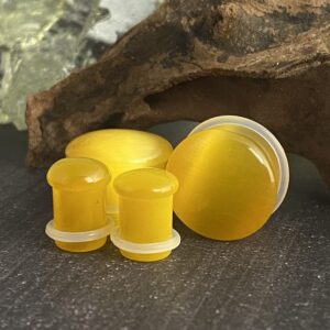 Pair of Yellow Cat Eye Stone Single Flare Plugs (STN-723) (6g (4mm))