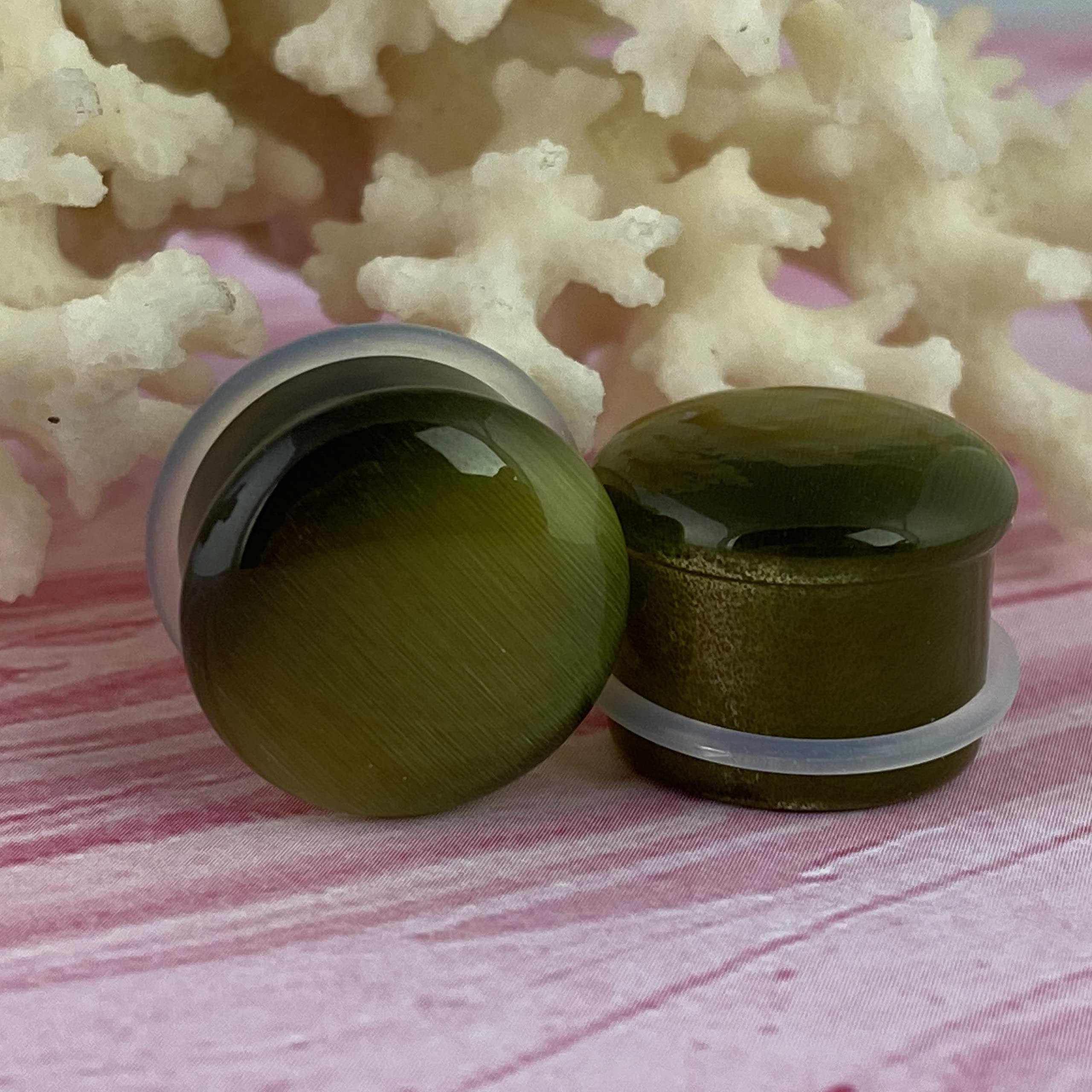 Pair of Peridot Cat Eye Stone Single Flare Plugs (STN-721) (4g (5mm))