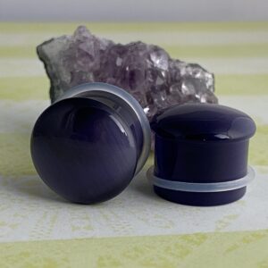 Pair of Violet Cat Eye Stone Single Flare Plugs (STN-722) (2g (6mm))