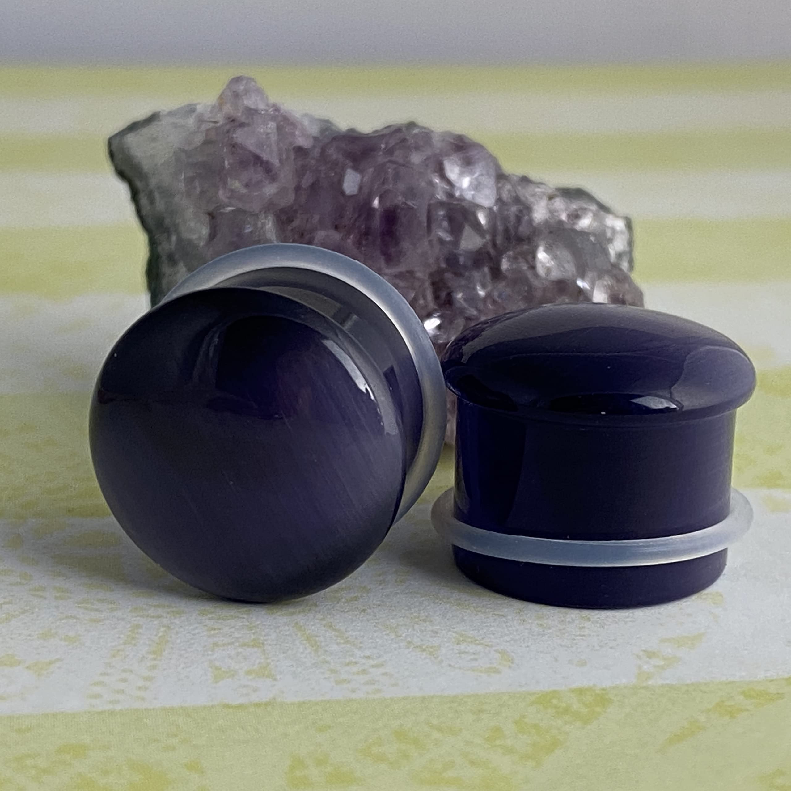 Pair of Violet Cat Eye Stone Single Flare Plugs (STN-722) (2g (6mm))