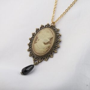 WUSUANED Retro Victorian Necklace Cameo Pendant Necklace Gothic Vintage Gifts Halloween Party gift (Reilef Pendant Necklace Gold)