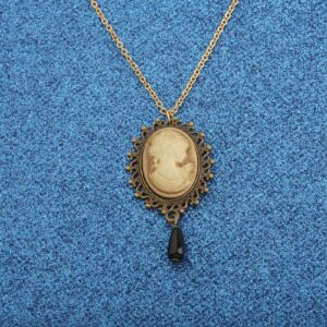 WUSUANED Retro Victorian Necklace Cameo Pendant Necklace Gothic Vintage Gifts Halloween Party gift (Reilef Pendant Necklace Gold)