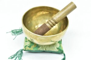 5.5" tibetan singing bowl ~ handmade ~ superb chakra bowl for meditation, yoga,healing, mindfulness, relaxation ~ cushion & mallet included