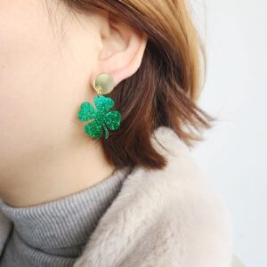 St Patricks Day Earrings Gifts Green Acrylic Shamrock Earrings for Women Sparkly Lucky Irish Earrings Holiday Earrings St Patricks Day Accessories St Patricks Day Shirt Women