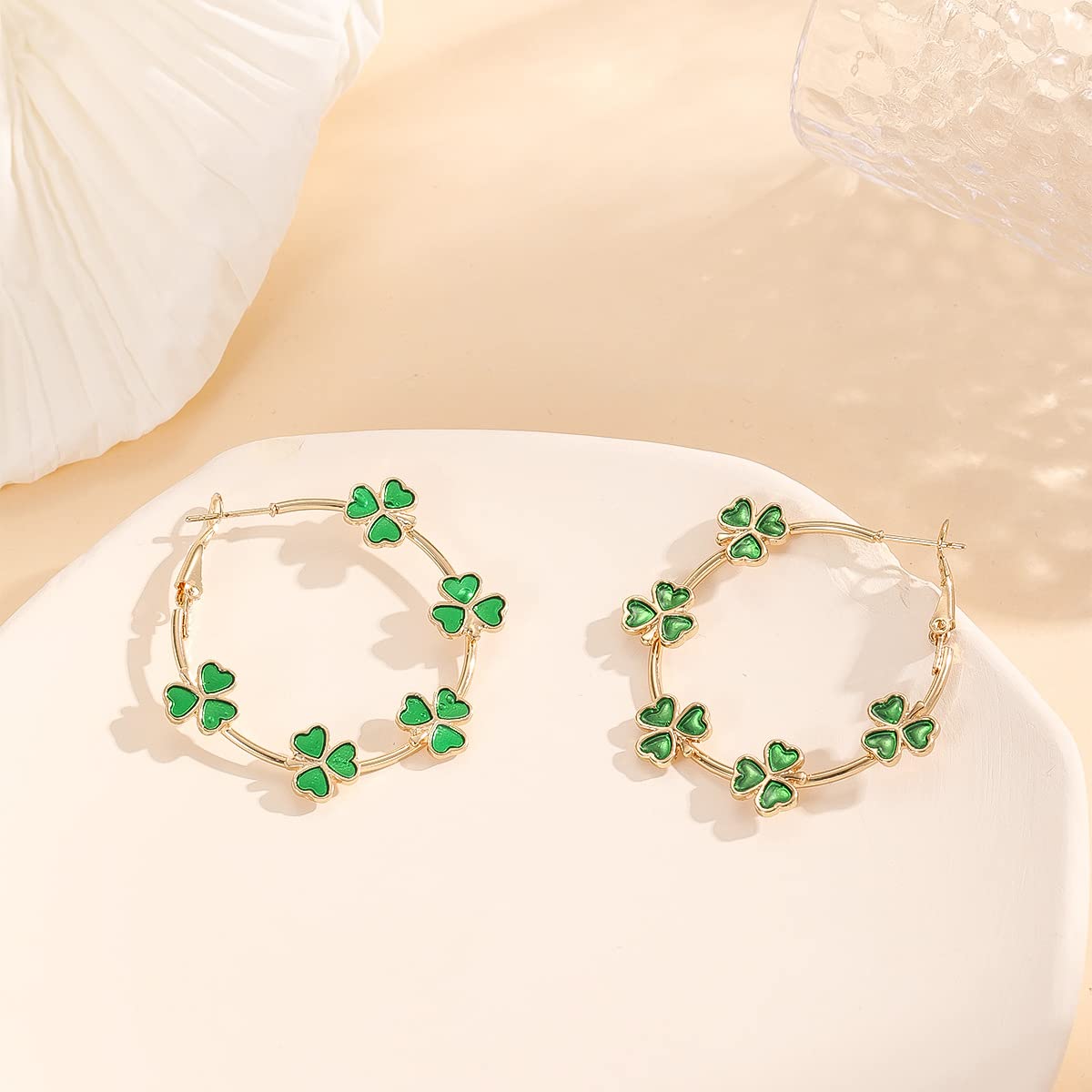 Zhang shine Green Shamrock Earrings Irish Clover Hoop Earrings St.Patrick's Day Lucky Leaf Earrings for Women St. Patrick Day Daily Wearing Parties Celebrations