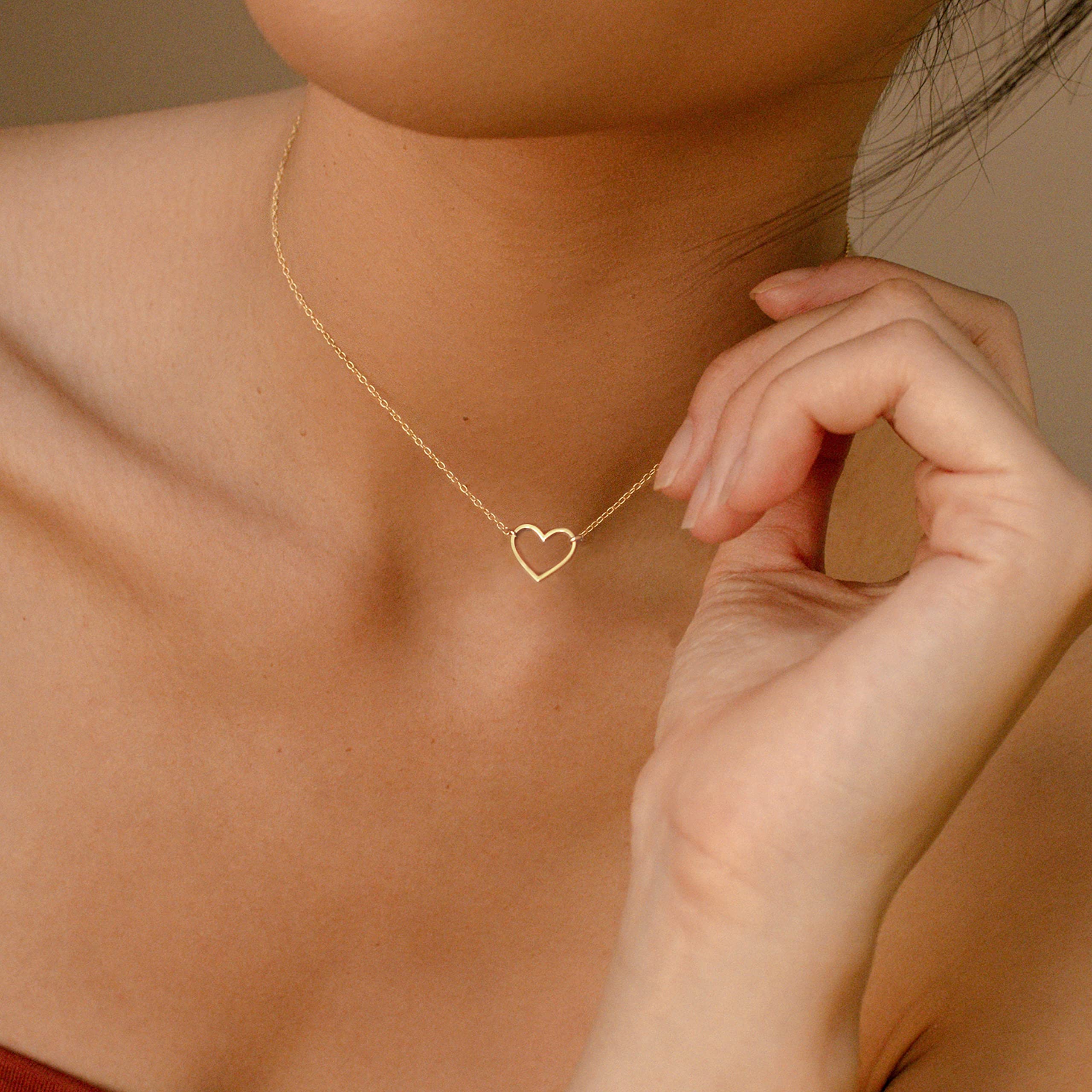 Awvialy Cute Heart Necklaces for Women 14k Gold Plated Minimalist Open Heart Necklace Dainty Gold Heart Necklace Tiny Gold Pendant Necklace Simple Gold Choker Necklaces Trendy Gold Jewelry for Women