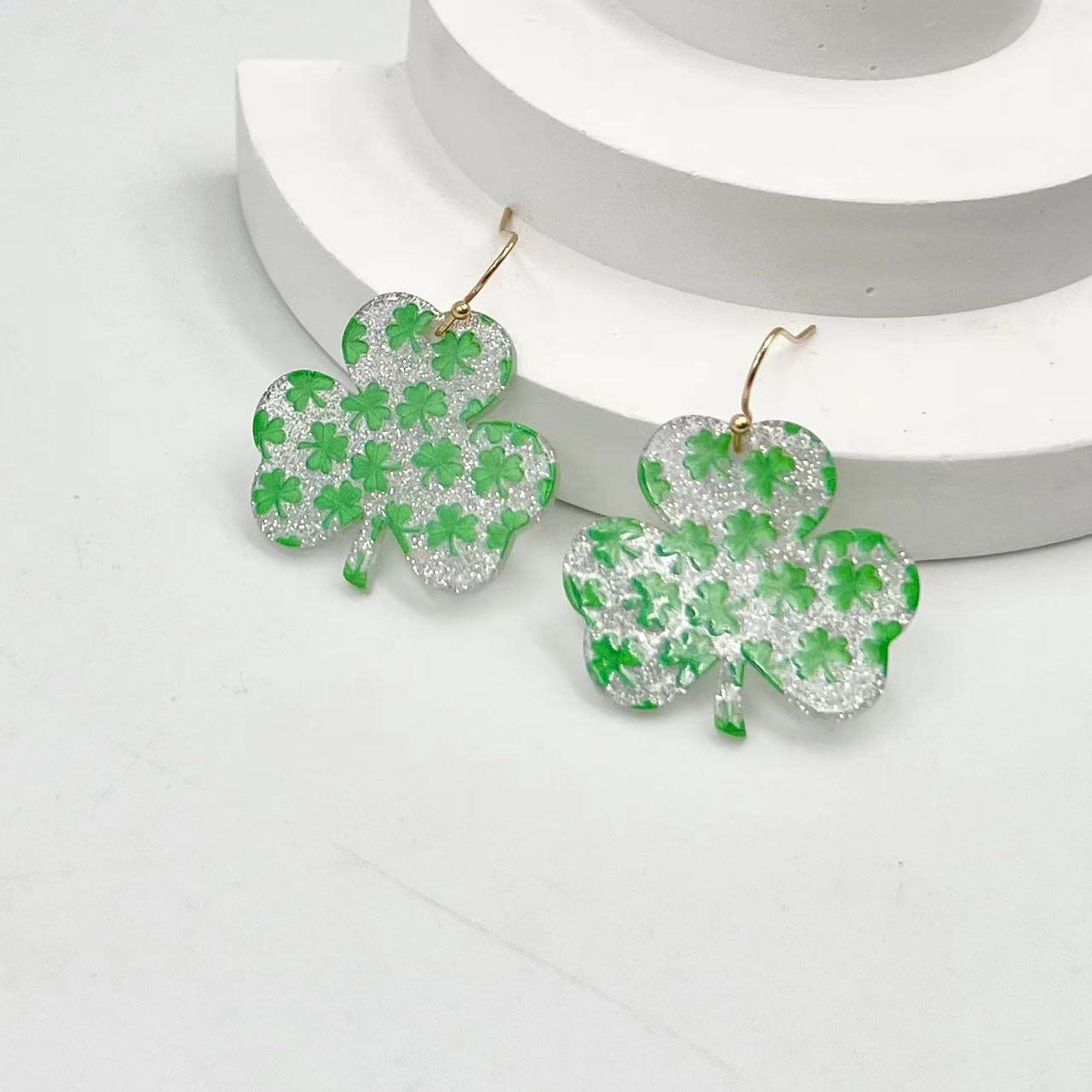 St Patrick's Day Earrings for Women,Irish Shamrock Drop Dangle Earrings Acrylic Green Clover Earrings Good Luck Holiday Resin Jewelry (B)