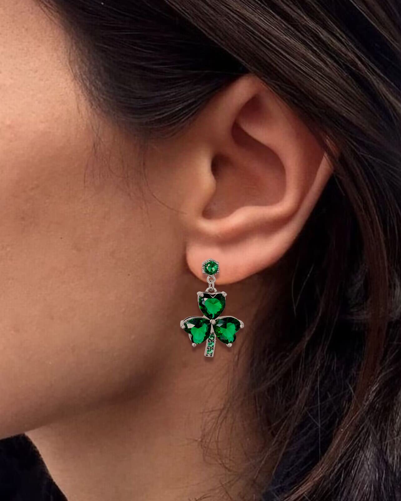 Famdecor Shamrock Earrings Studs St Patricks Day Earrings for Women Rhinestone Green Heart Leaf Earring for Women St Patricks Day Decor