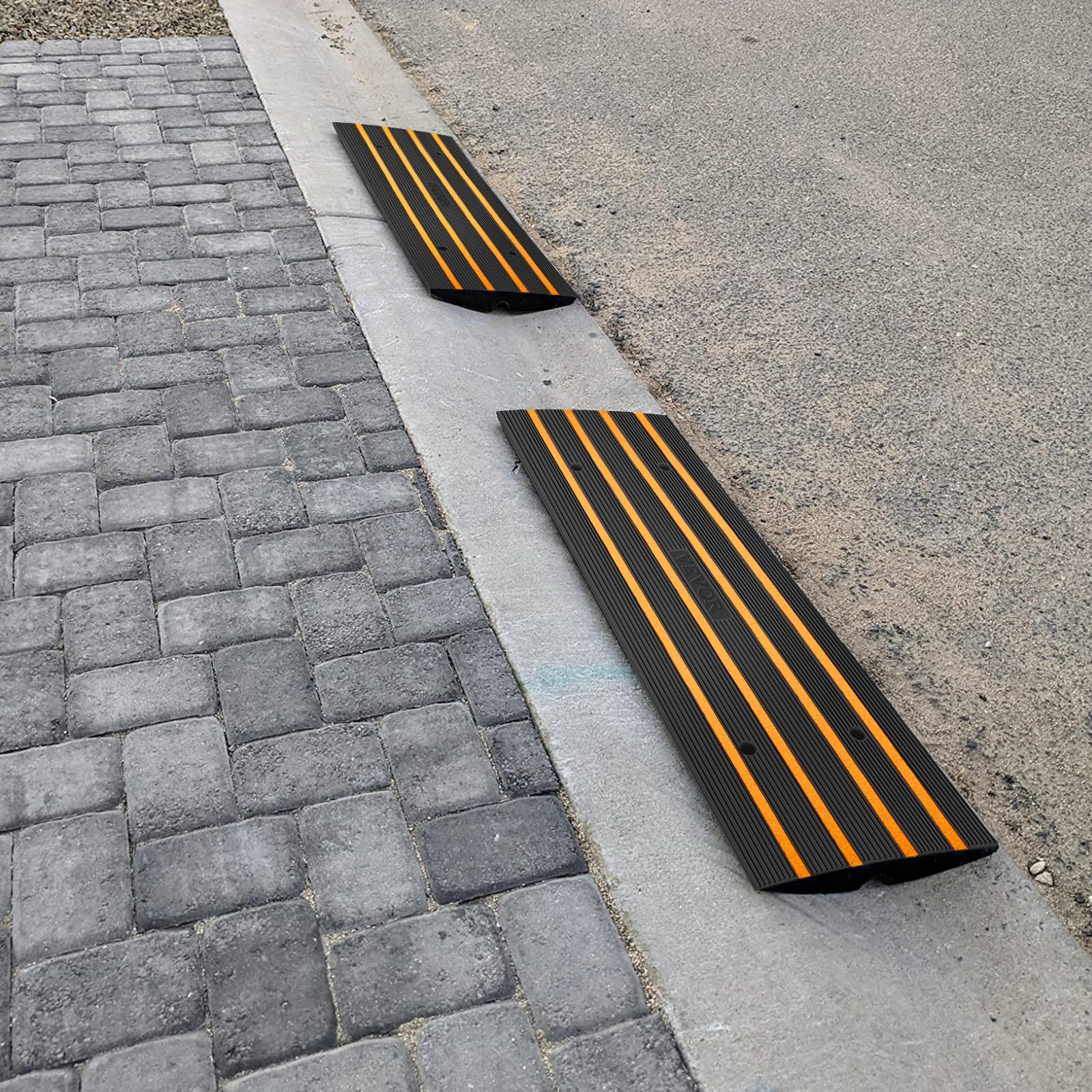 VEVOR Driveway Curb Ramp, 3 Pack 1 Channel Heavy Duty, 33069 Lbs/ 15 Ton Capacity Rubber Driveway Curb Bridge, 2.6" Rise Rubber Ramp for Driveway, Loading Dock, Garage, Sidewalk, Car