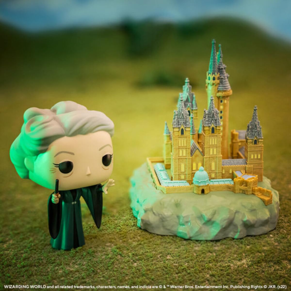 Funko Pop! Town: Harry Potter: Chamber of Secrets 20th Anniversary - Minerva with Hogwarts, Multicolor