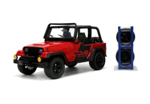 jada toys just trucks 1:24 1992 jeep wrangler die-cast car red/black with tire rack, toys for kids and adults