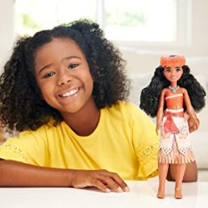 Mattel Disney Princess Toys, Moana Fashion Doll, Sparkling Look with Brown Hair, Brown Eyes & Hair Accessory, Inspired by the Movie