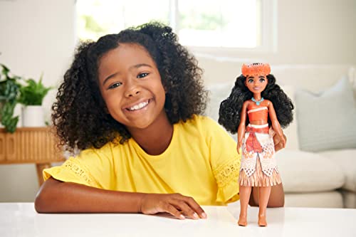 Mattel Disney Princess Toys, Moana Fashion Doll, Sparkling Look with Brown Hair, Brown Eyes & Hair Accessory, Inspired by the Movie