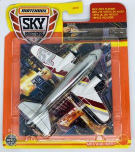 matchbox - sky busters 2022 - mbx airliner - 10/33 - includes playmat