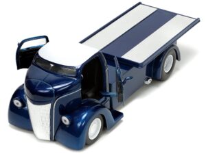 jada toys just trucks 1:24 1947 ford coe flatbed die-cast car dark blue/white with tire rack, toys for kids and adults