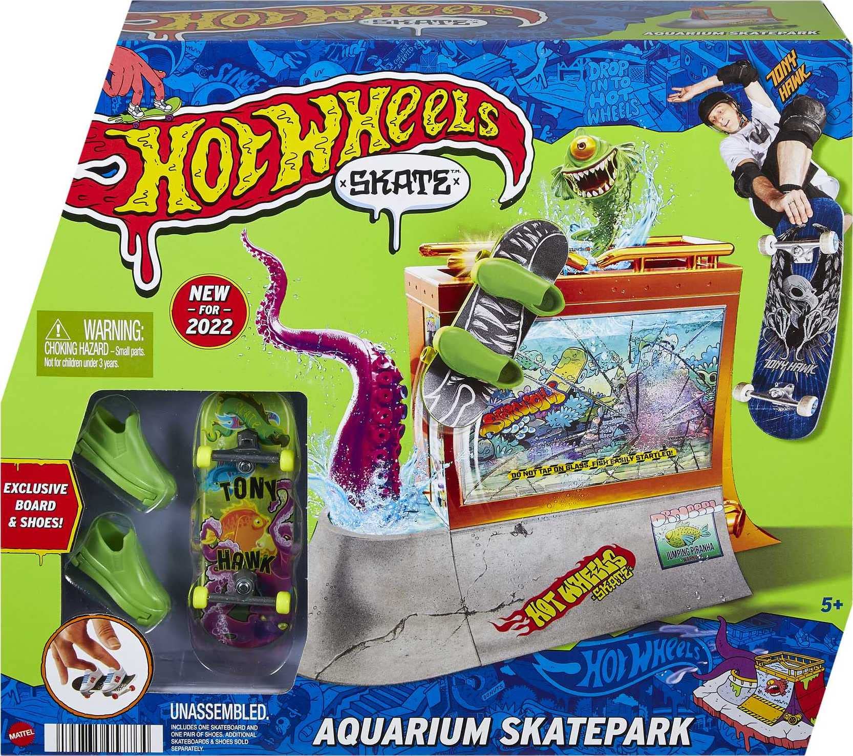 Hot Wheels Skate Aquarium Skatepark Playset Designed with Tony Hawk, Includes Tony Hawk Fingerboard & 1 Pair of Removable Skate Shoes