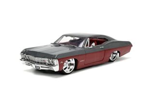 jada toys big time muscle 1:24 1967 chevy impala ss gray/burgundy die-cast car, toys for kids and adults