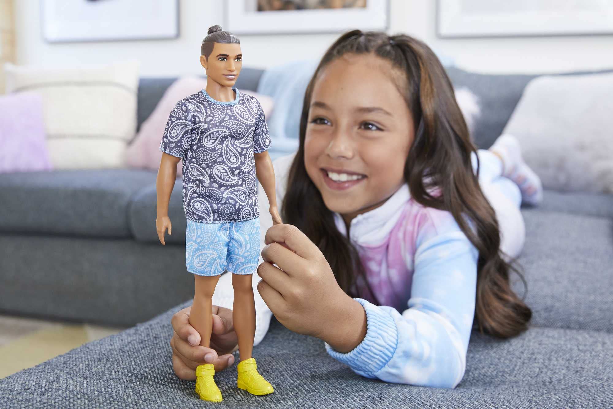 Barbie Fashionistas Ken Fashion Doll #204 with Brown Hair in Man Bun Wearing Paisley Tee & Shorts with Yellow Sneakers