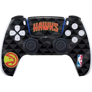 skinit gaming decal skin compatible with ps5 and compatible with ps5 digital edition dualsense controller - officially licensed nba atlanta hawks team jersey design