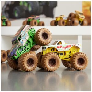 Monster Jam, Mystery Mudders 2-Pack Monster Trucks, Official 1:64 Grave Digger and Blue Thunder Die-Cast Vehicles, Wash to Reveal (Styles Will Vary)