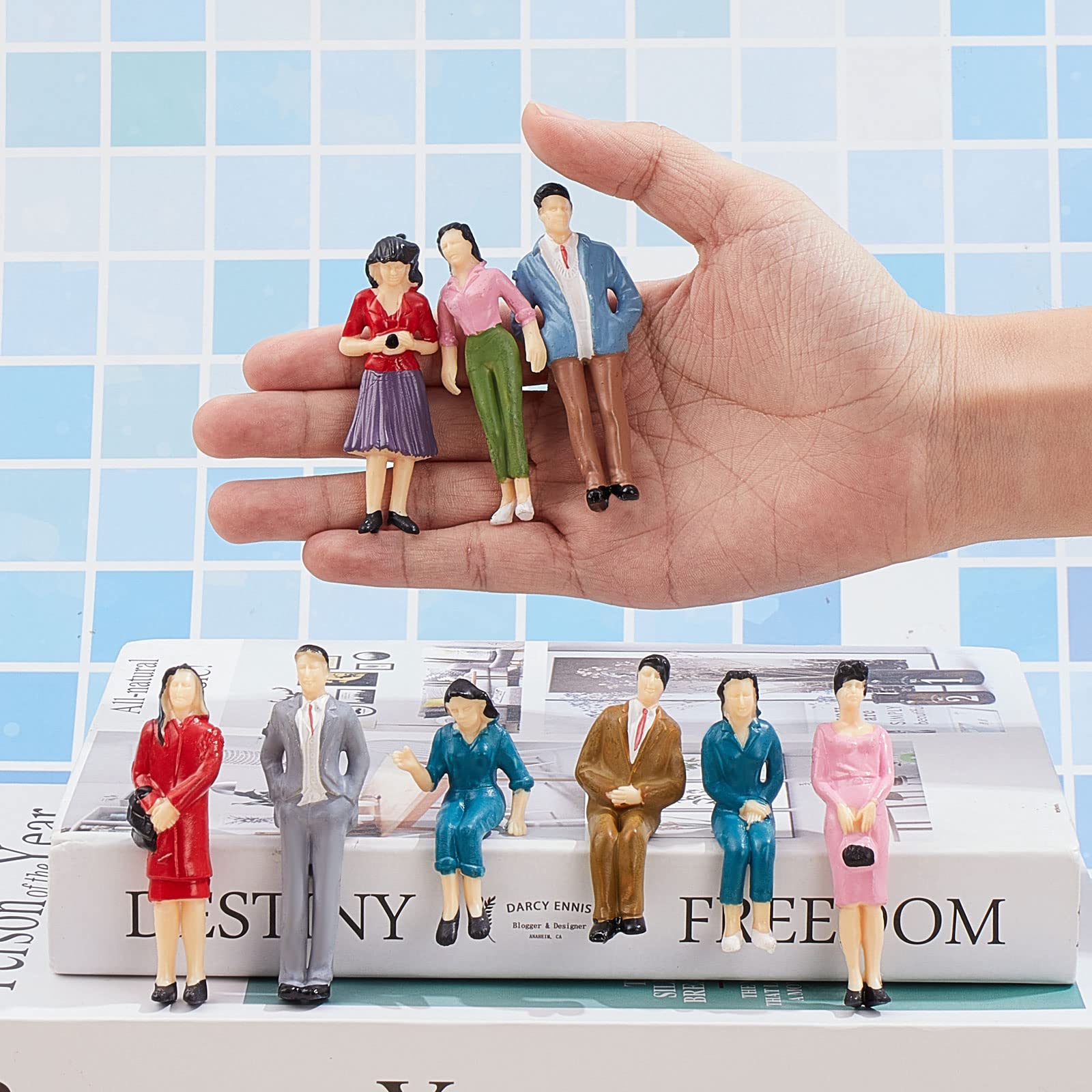 Lewtemi 28 Pcs People Figurines 1: 25 Scale Mini Architectural Plastic People Figures Small Dollhouse People Tiny Figures Painted Model Train People