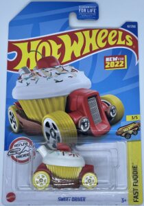 hot wheels 2022 - sweet driver - fast foodie 3/5 [white icing] 61/250