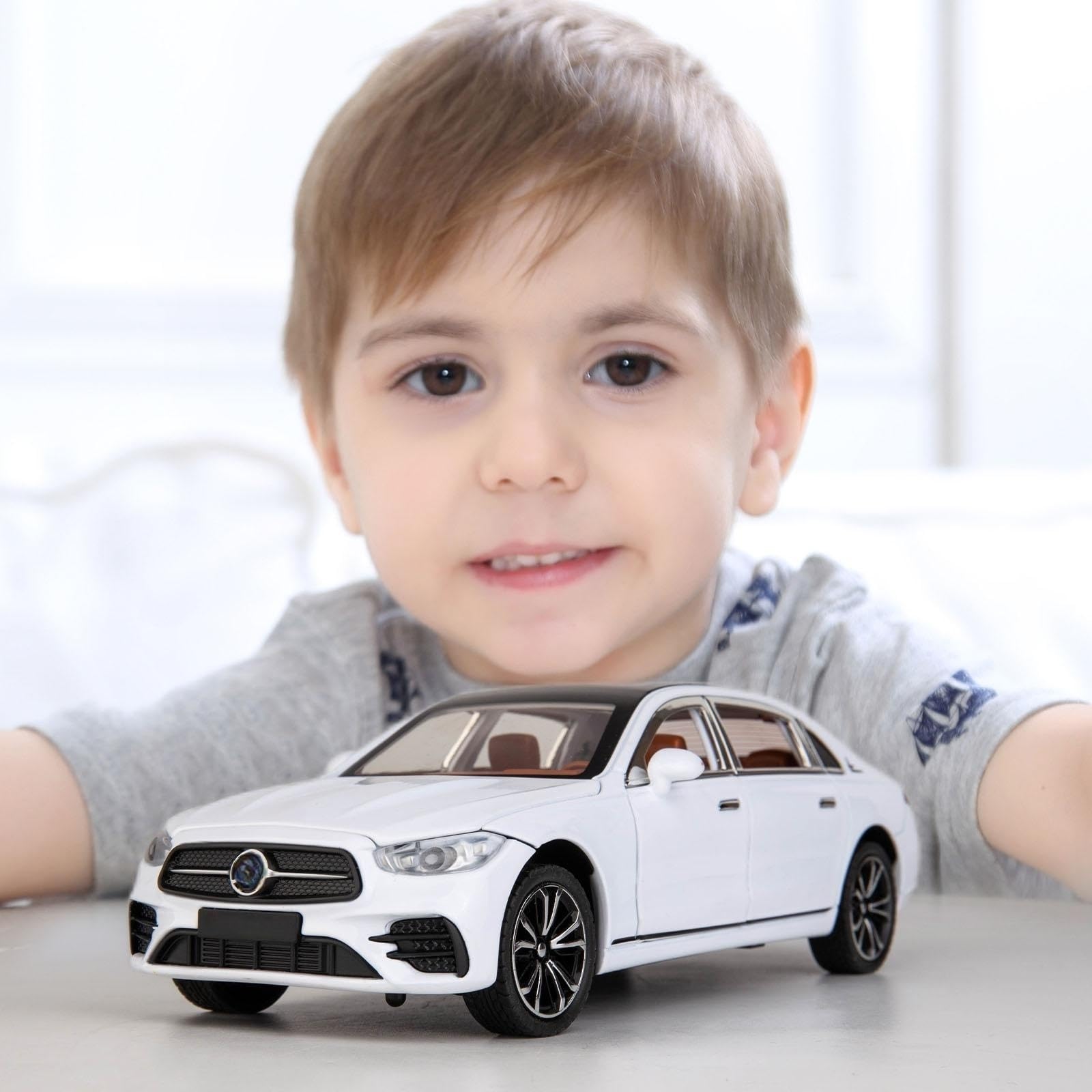 BDTCTK 1/24 Benz E300 Model Car,Zinc Alloy Pull Back Toy Diecast Toy Cars with Sound and Light for Kids Boy Girl Gift(White)